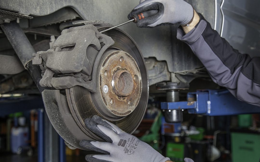 A Complete Guide to Replacing Disc Brake Pads - Fleet Truck & RV Repair